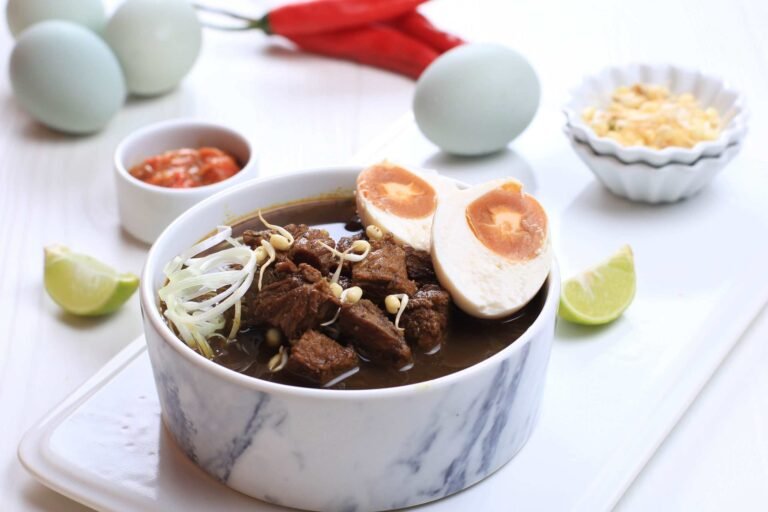 Rawon, Kuliner Khas Jawa Timur yang Jadi Favorit dari Warung hingga ...